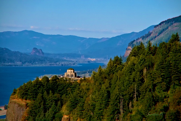 Crown Point & the Vista House (Oregon)… – SwittersB & Exploring